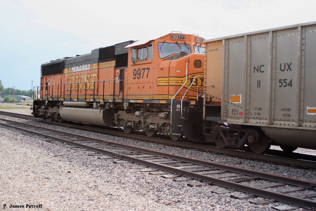 BNSF 9977 (SD70MAC) DP power